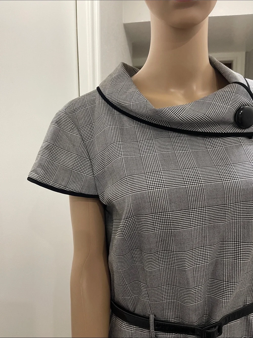 Tahari | Dresses | Tahari Gray Shortsleeve Midi Dress With Black Trim ...